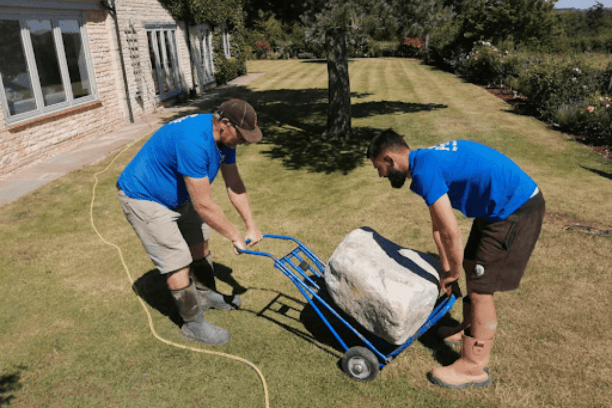 Pond Rocks: How To Use Stones Effectively In Pond Design
